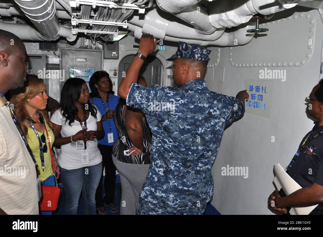 Navy life hi-res stock photography and images - Alamy