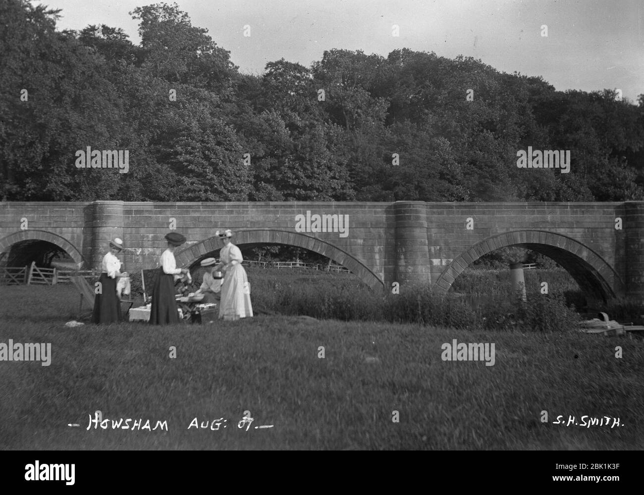 Howsham Bridge YORYM-S220 Stock Photo - Alamy