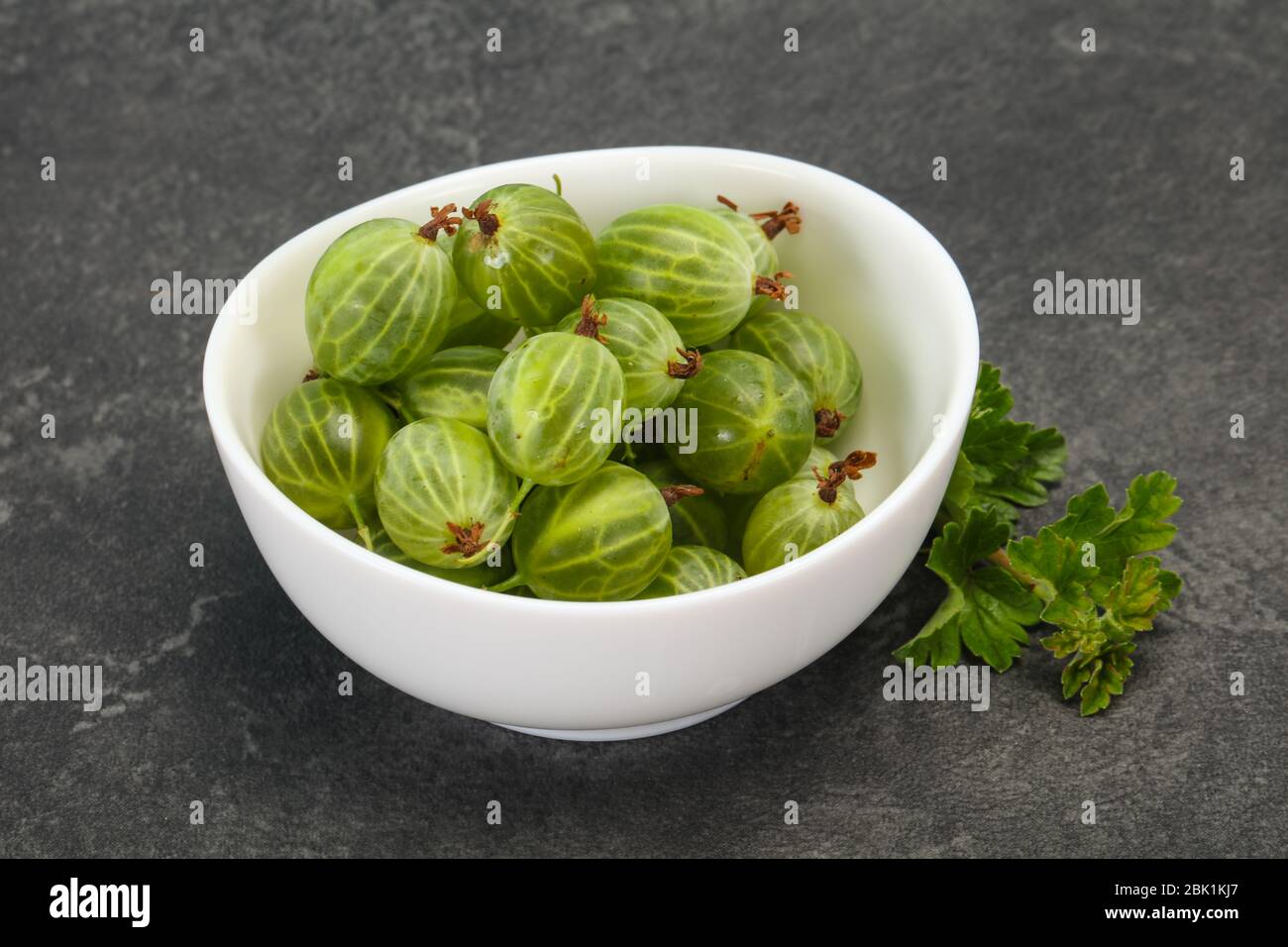 Fresh ripe green sweet gooseberry with leaf Stock Photo - Alamy
