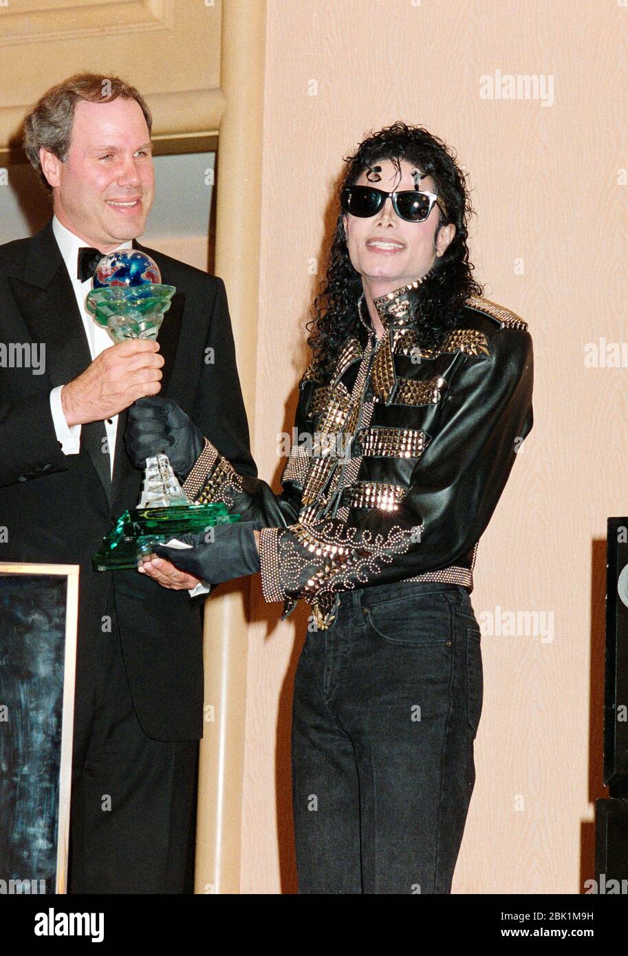LOS ANGELES, CA. September 14, 1990: Singer Michael Jackson with Disney ...