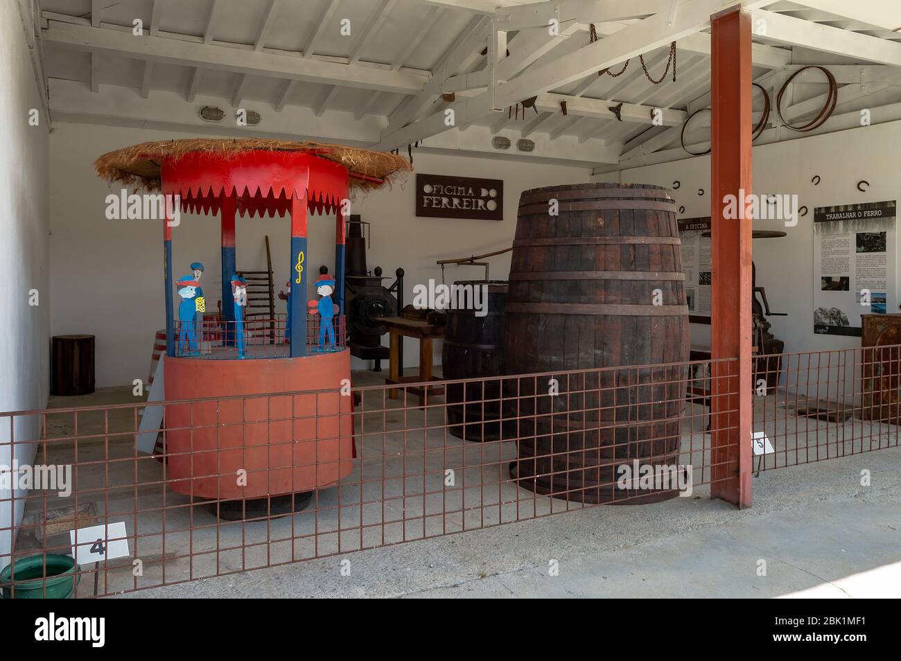 Exhibition of the Blacksmith Workshop in a stable space in "Quinta de ...