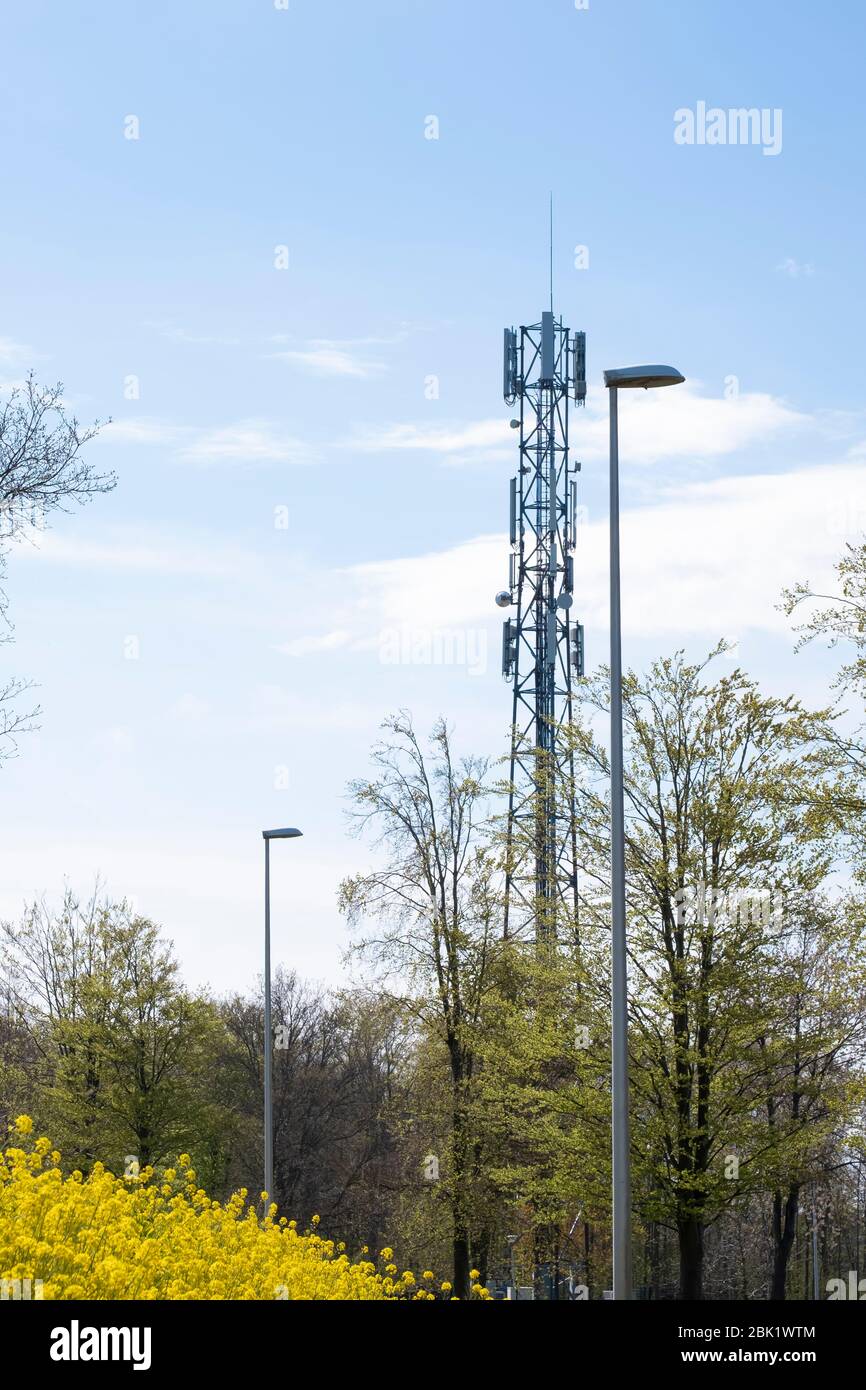 5G Network Connection Concept-5G smart cellular network antenna base ...