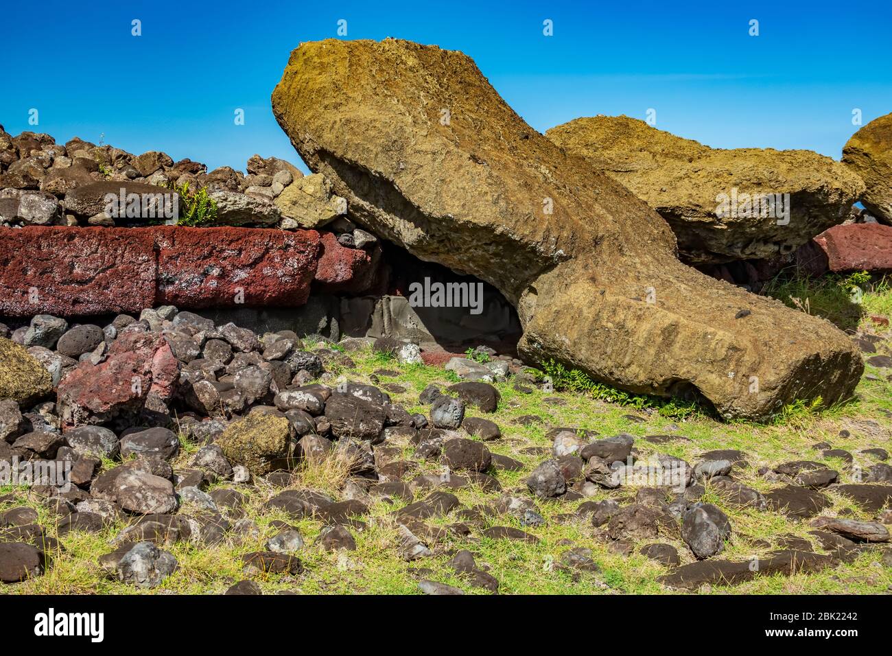 Easter island statues ground hi-res stock photography and images - Alamy