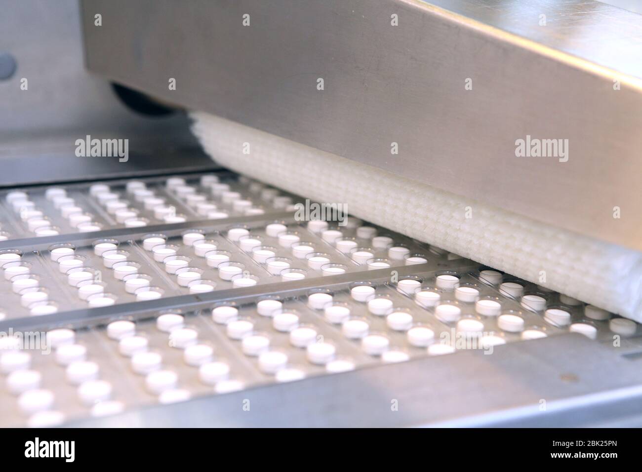 Capsule medicine pill production line, Industrial pharmaceutical ...