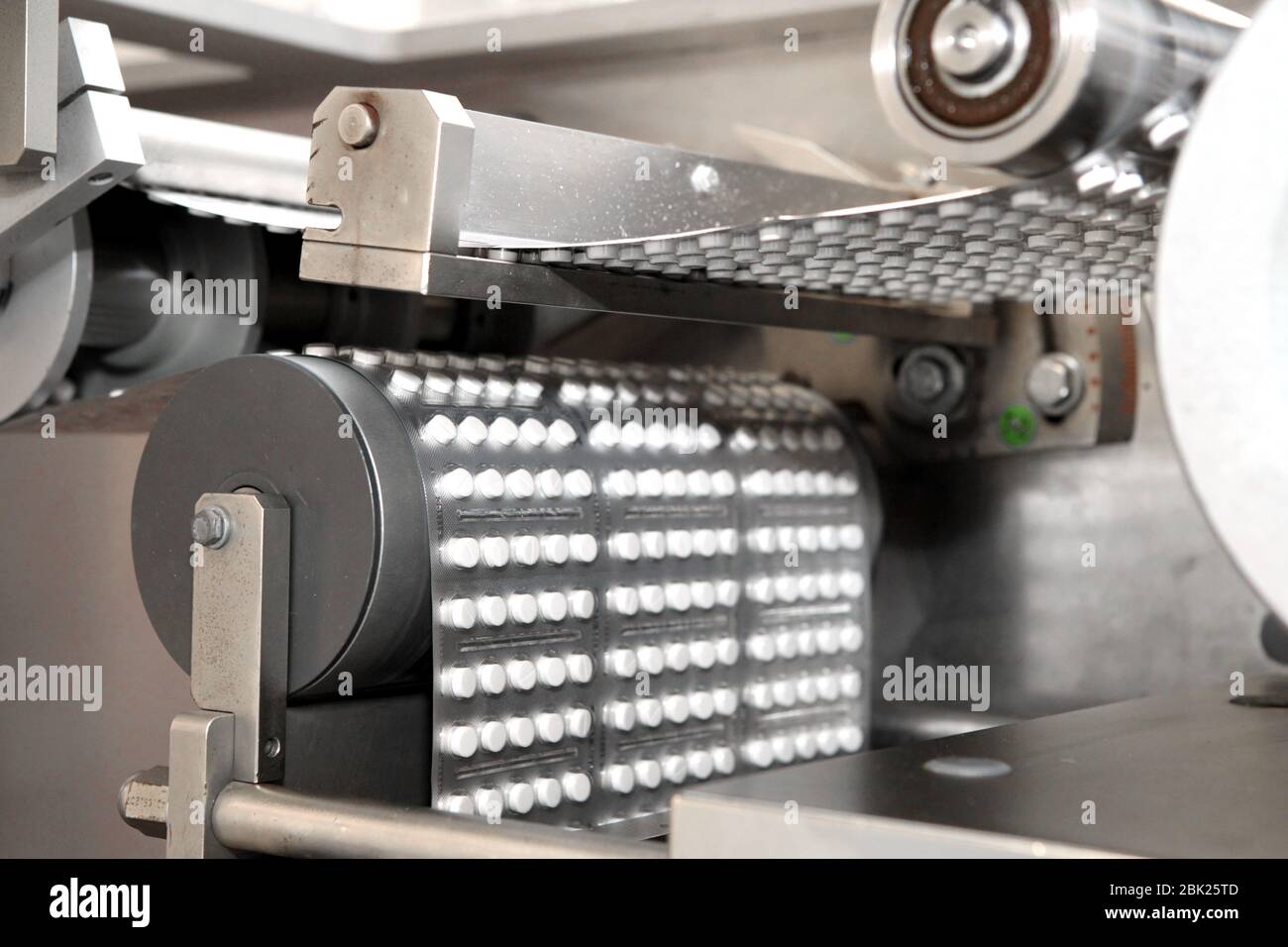 Capsule medicine pill production line, Industrial pharmaceutical ...