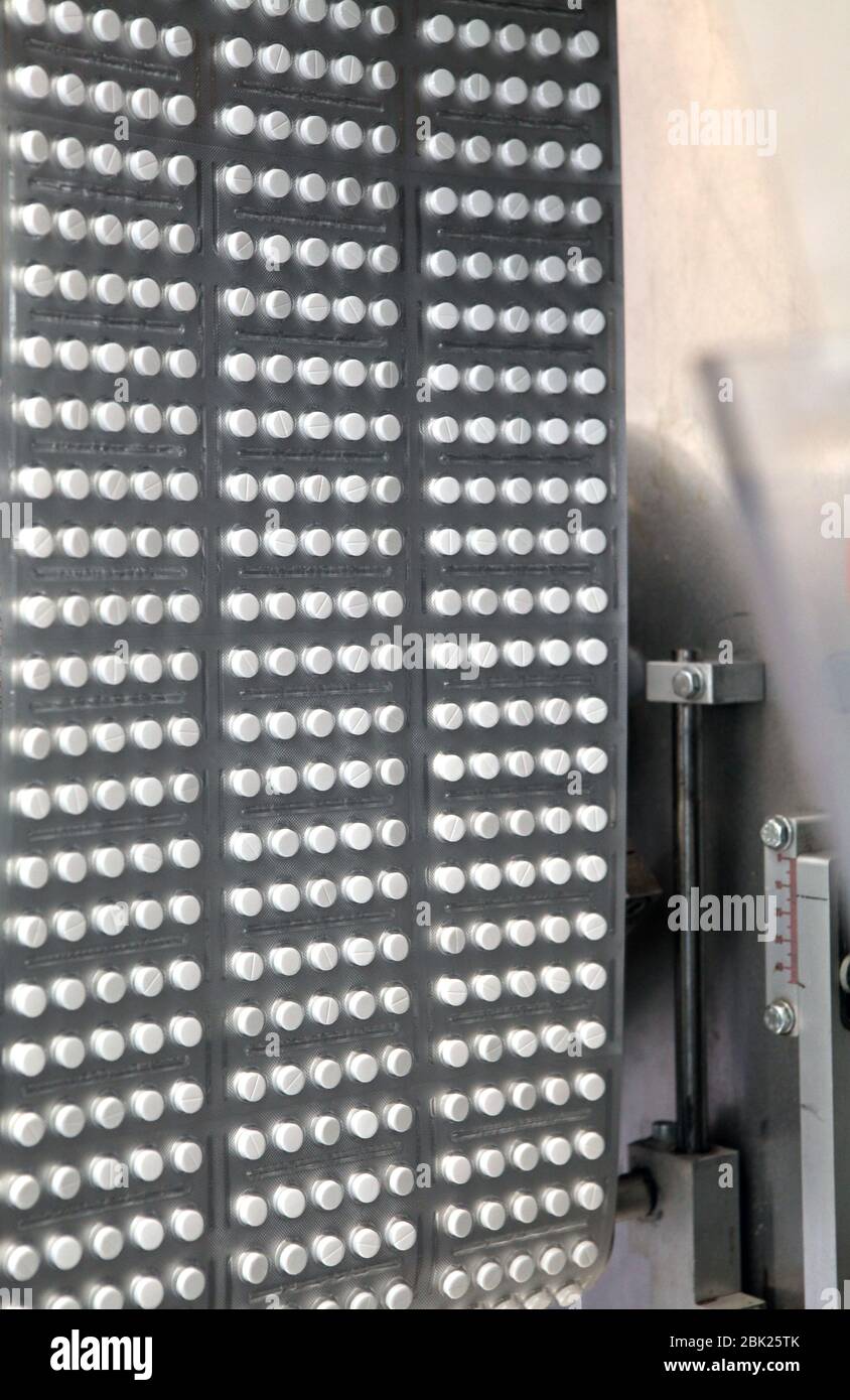 Capsule medicine pill production line, Industrial pharmaceutical ...