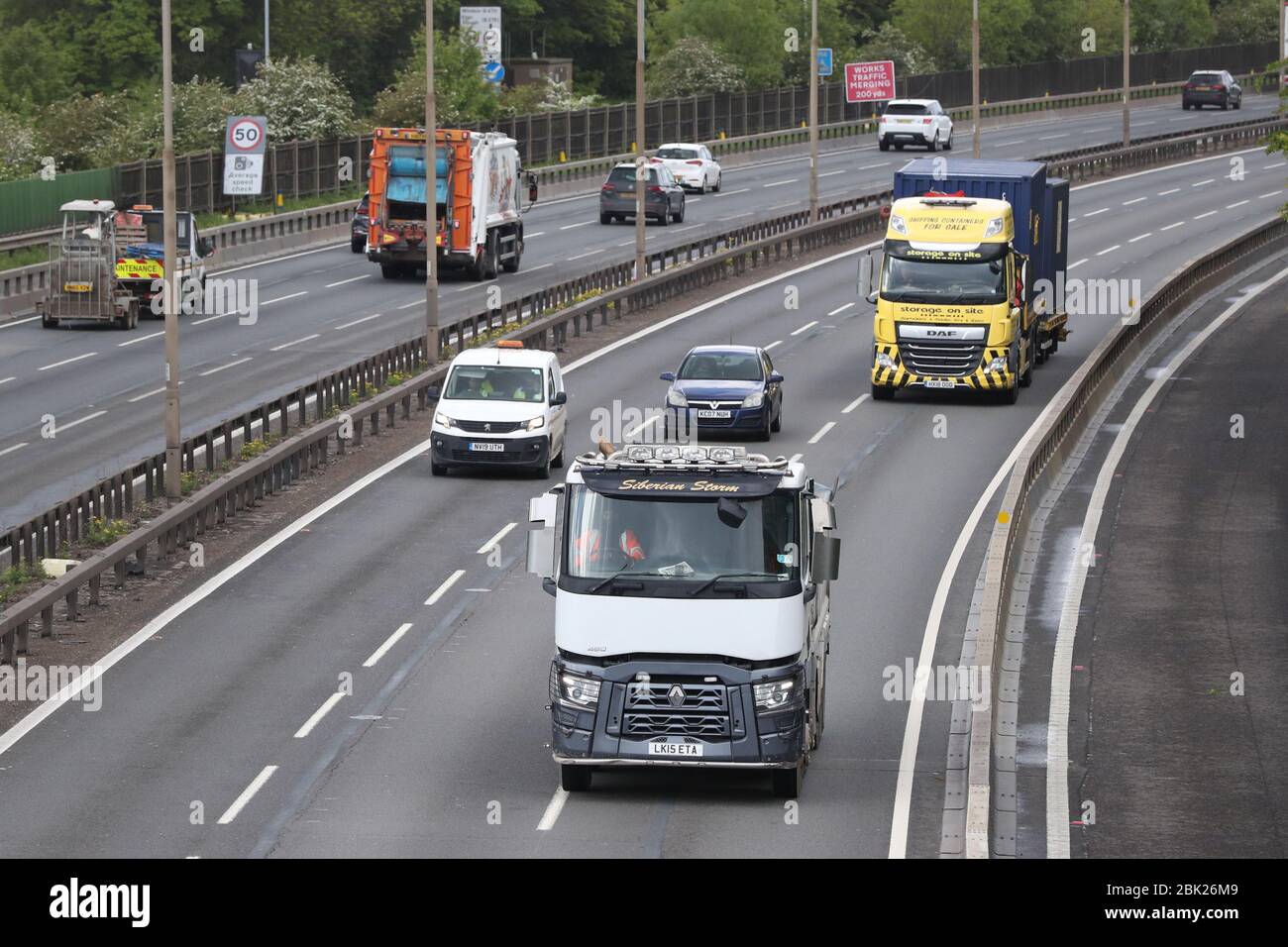 Traffic on the M4 motorway (right hand lane is inbound towards London ...