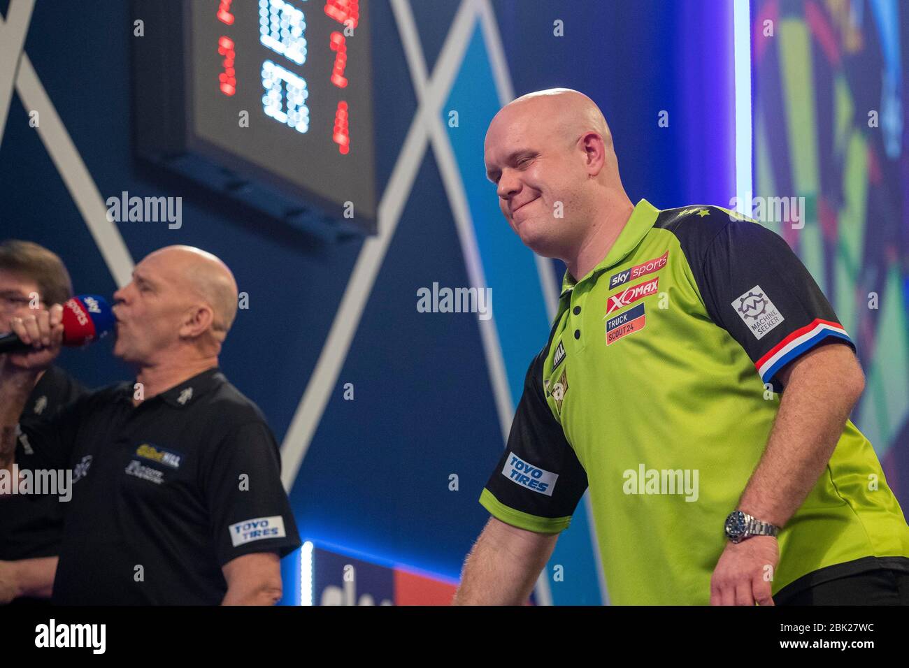 Pdc darts world championship trophy hi-res stock photography and images ...