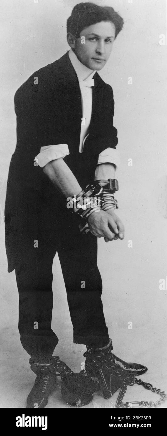 Harry houdini Black and White Stock Photos & Images - Alamy
