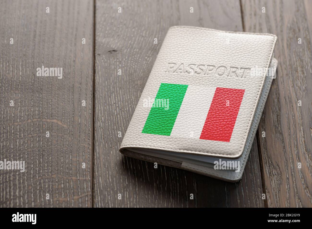Italian passport hi-res stock photography and images - Alamy