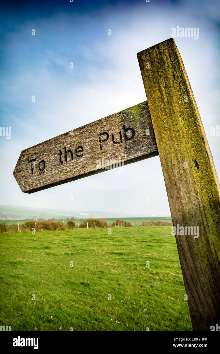 Rural pub sign hi-res stock photography and images - Alamy