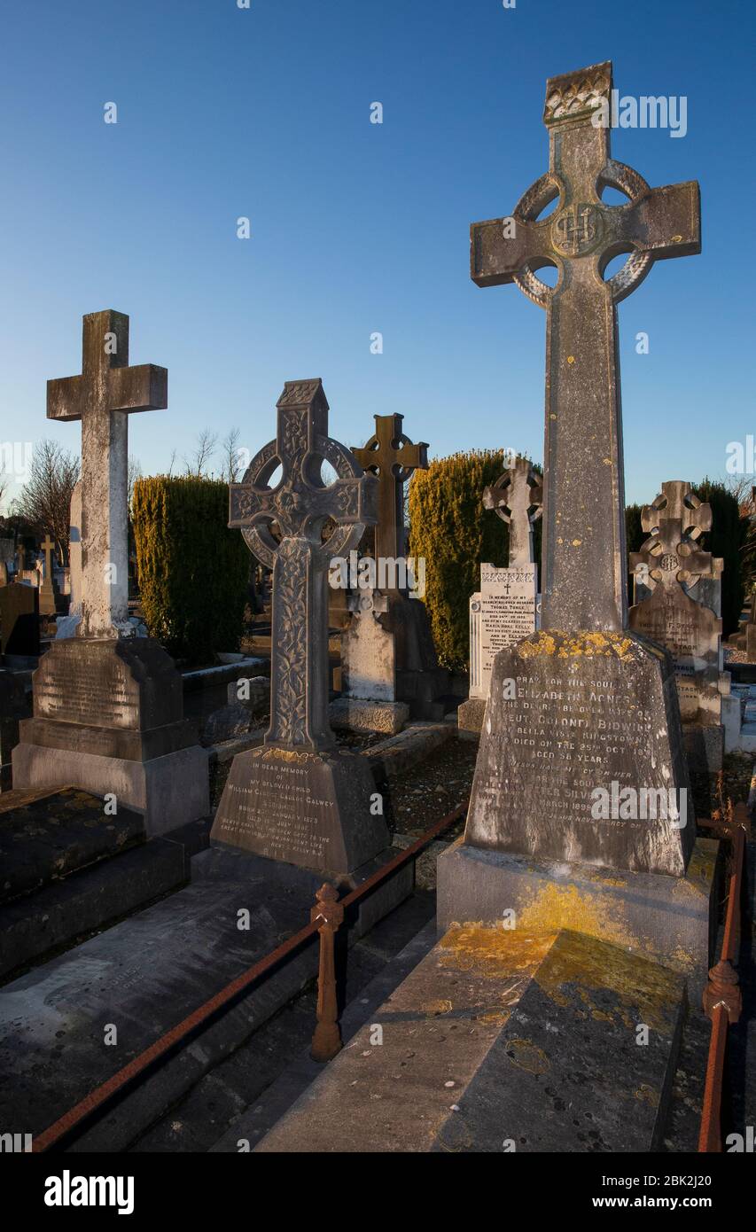View old stone crosses hi-res stock photography and images - Alamy