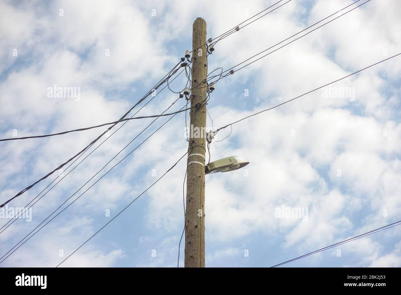 Street light power cable pole hi-res stock photography and images - Alamy