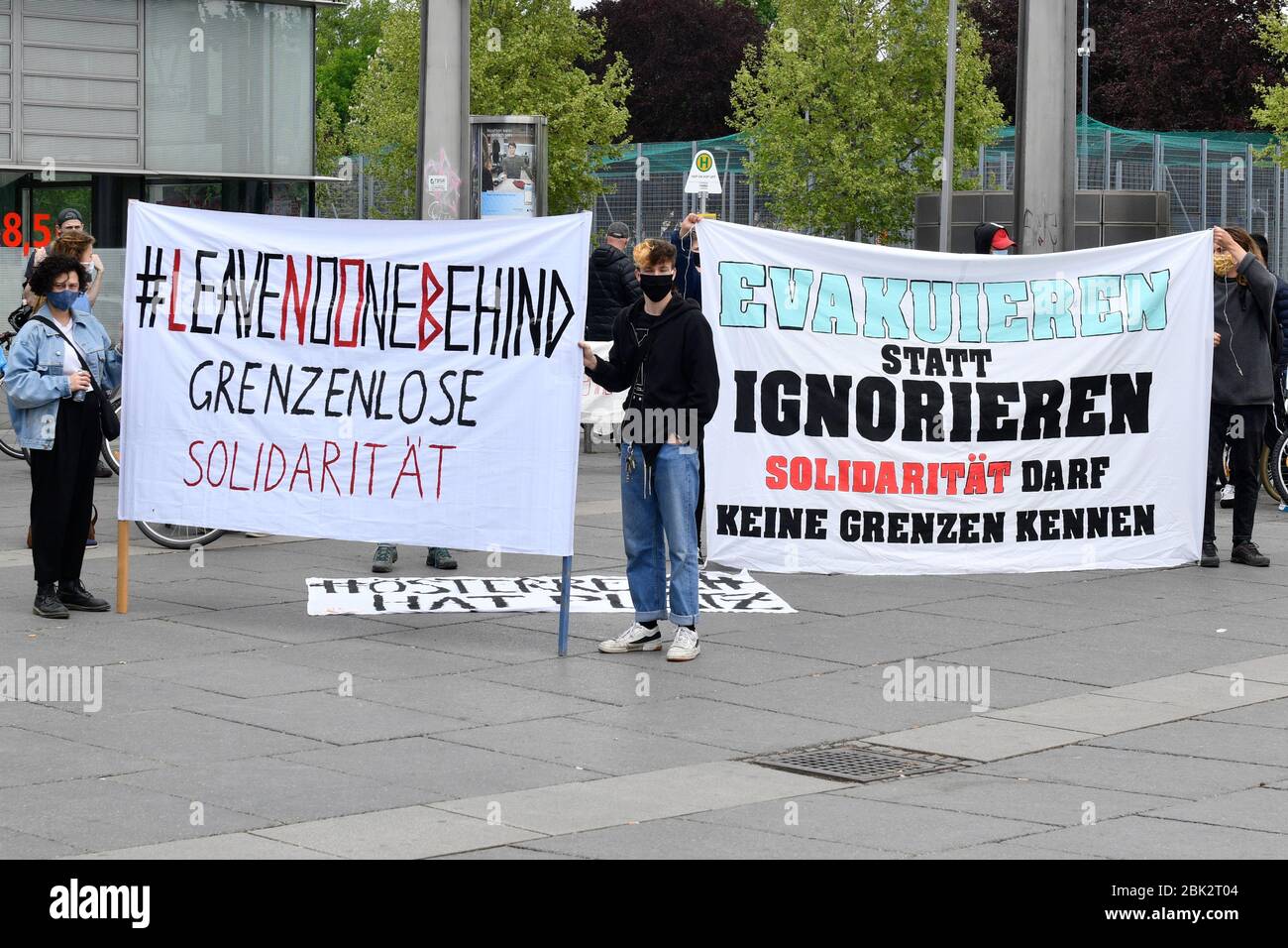 Go borderless hi-res stock photography and images - Alamy