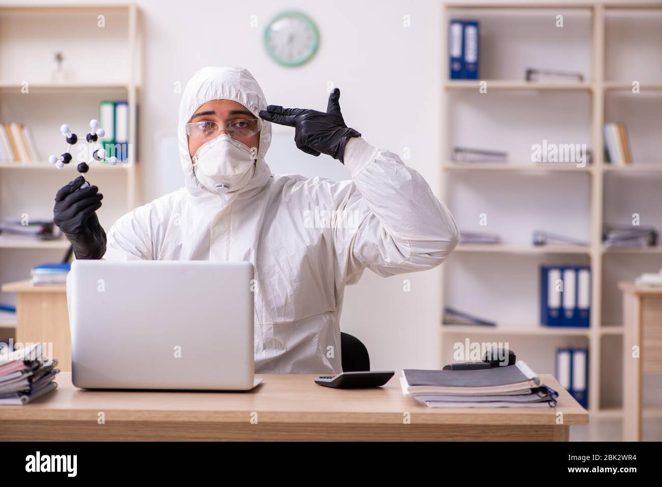 Office worker working in the quarantine self-isolation Stock Photo - Alamy