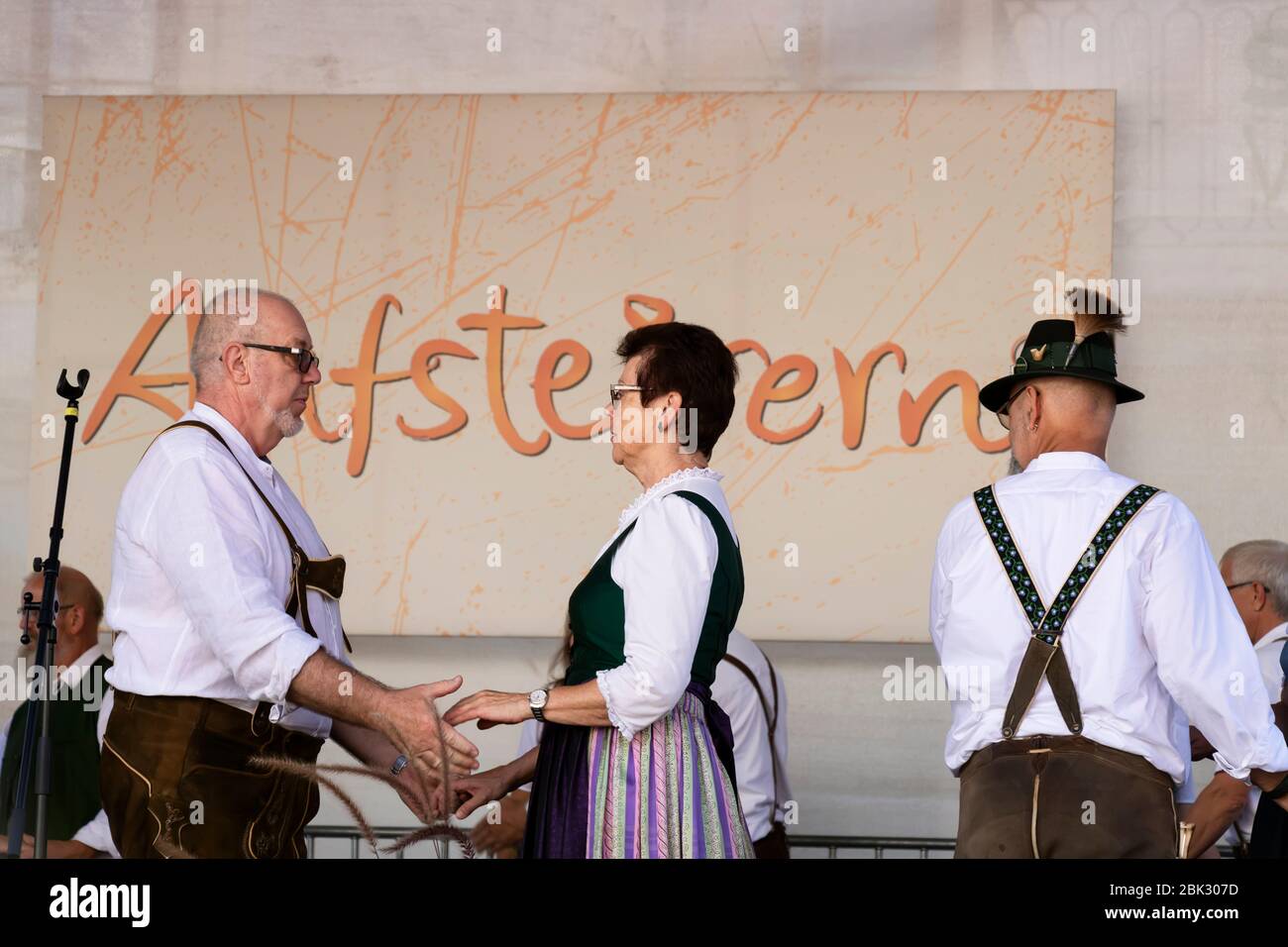 Austrian folk dance hi-res stock photography and images - Alamy