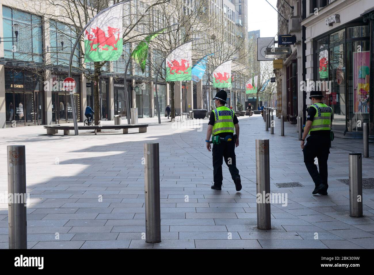 09.04.20 - Police officers patrol The Hayes, Cardiff Stock Photo - Alamy