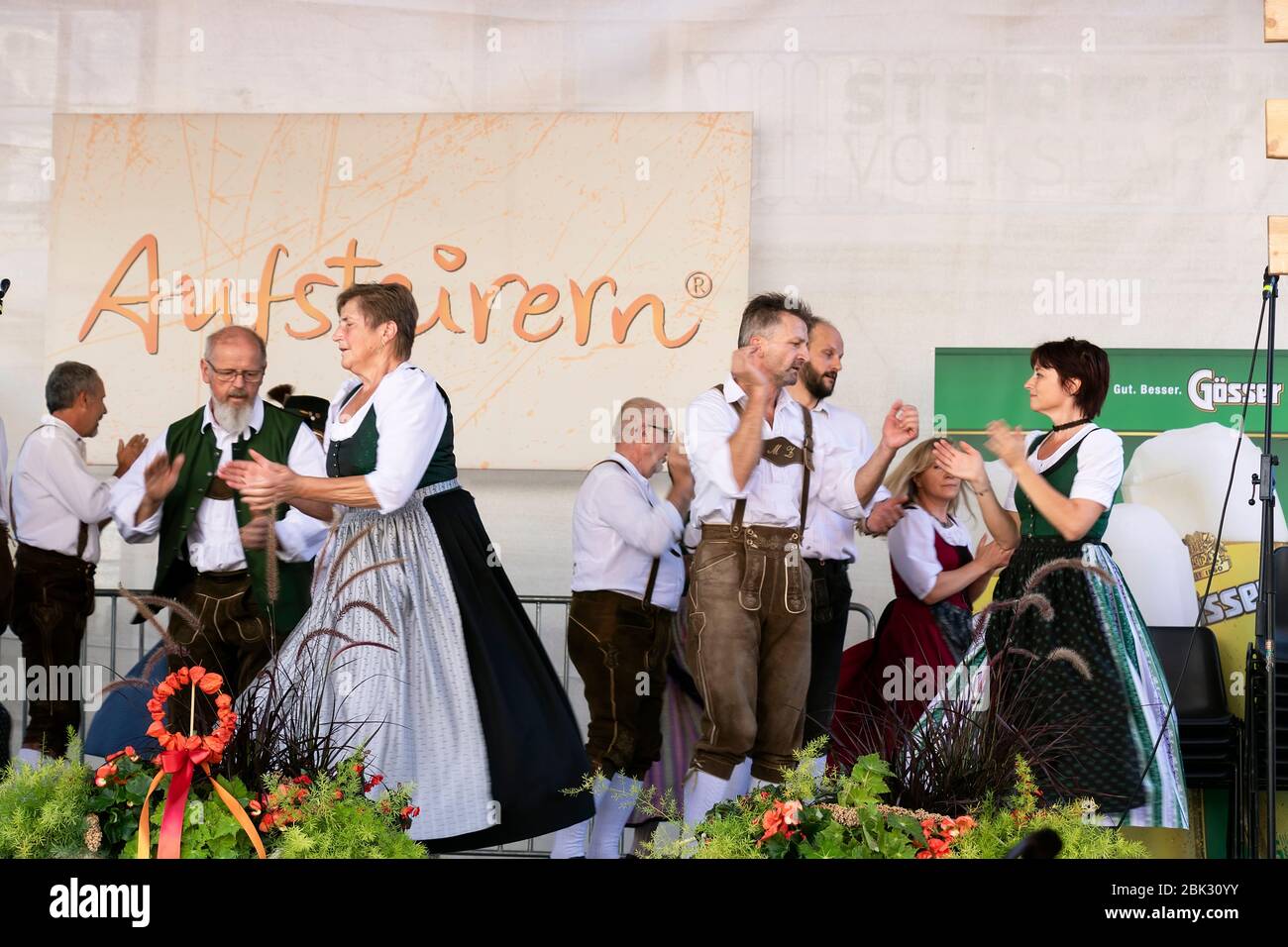 Austrian folk dance hi-res stock photography and images - Alamy