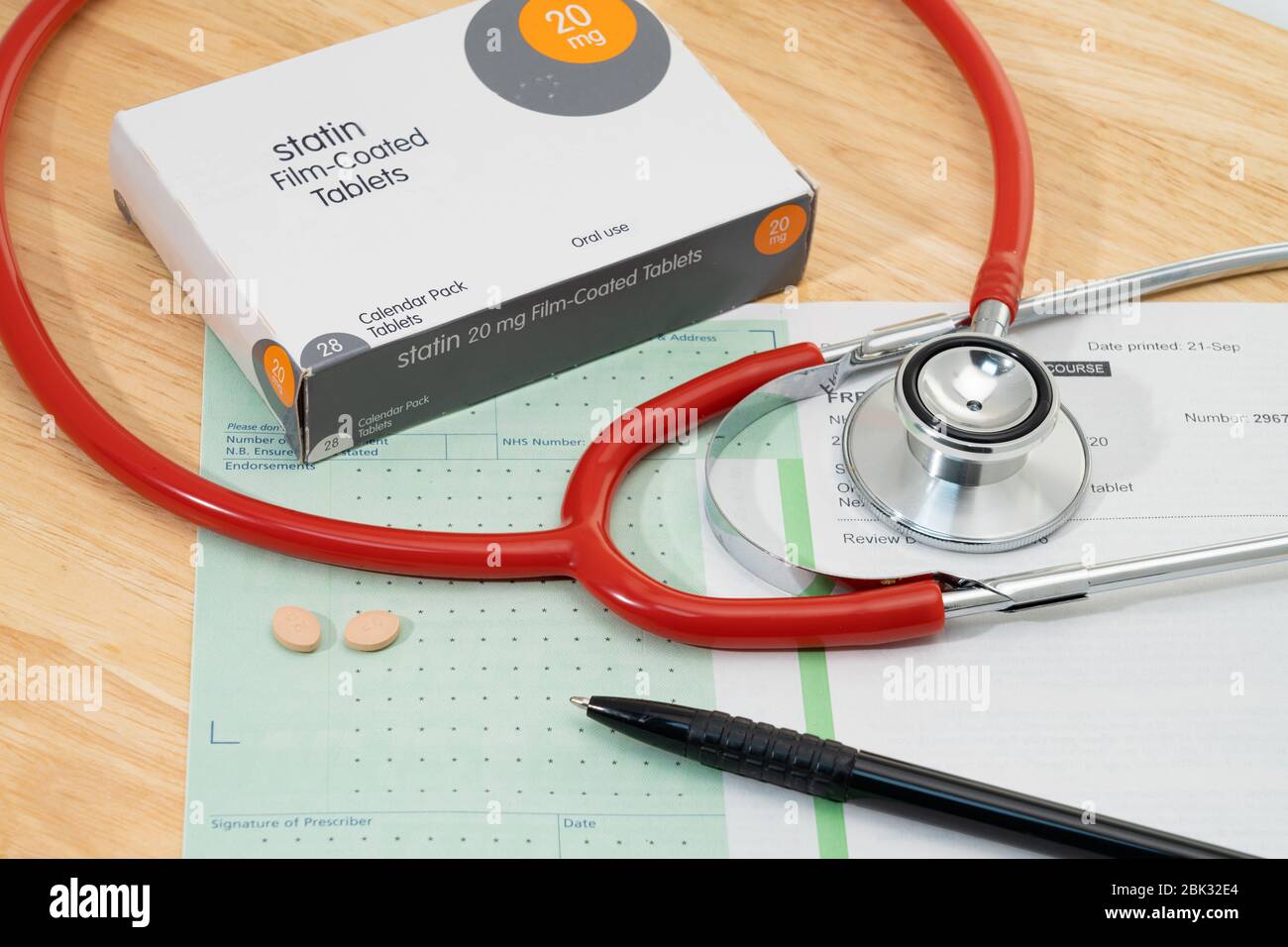 Doctors office with a box of generic Statin tablets Stock Photo - Alamy