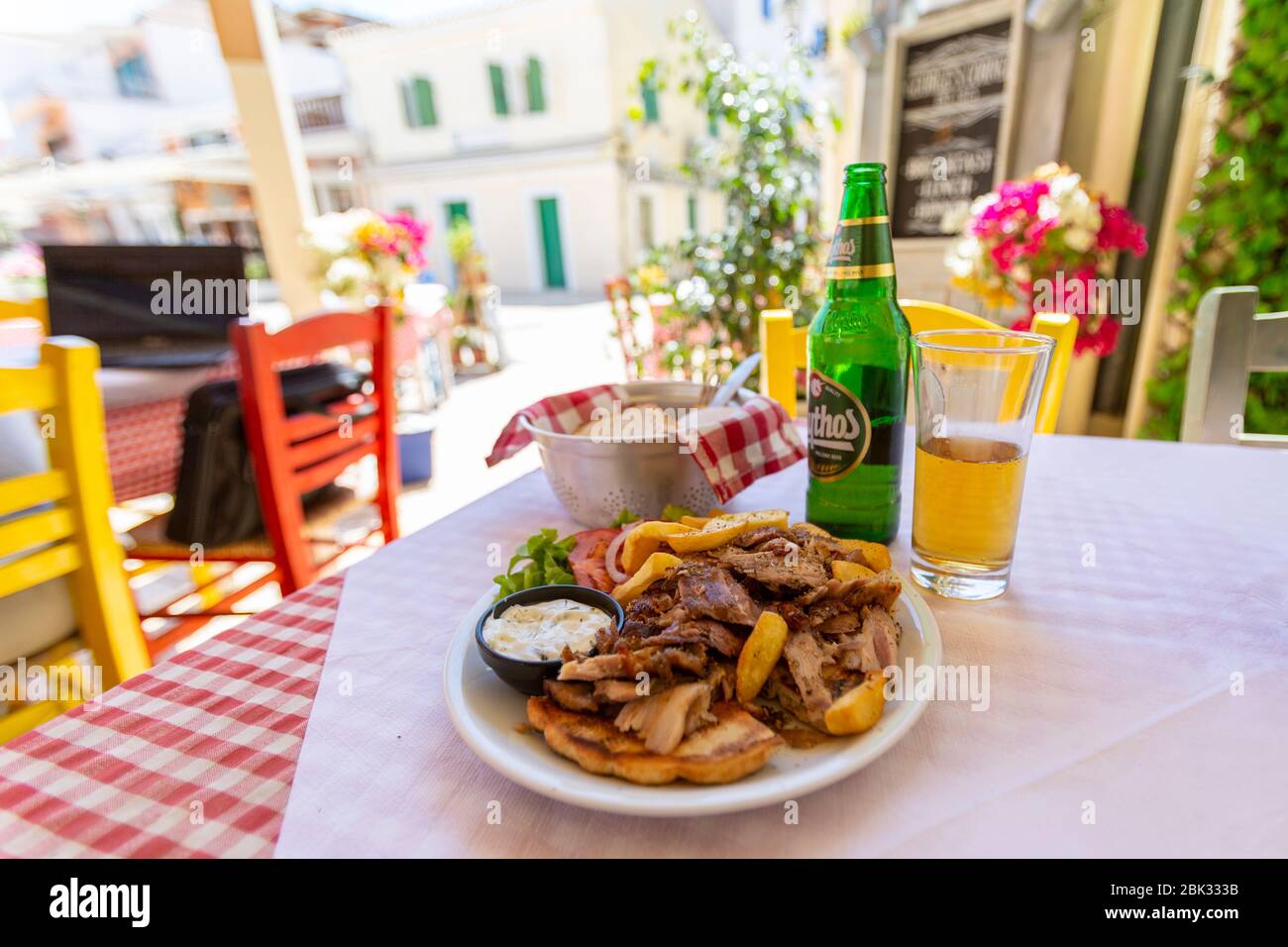 Gyros plate hi-res stock photography and images - Alamy