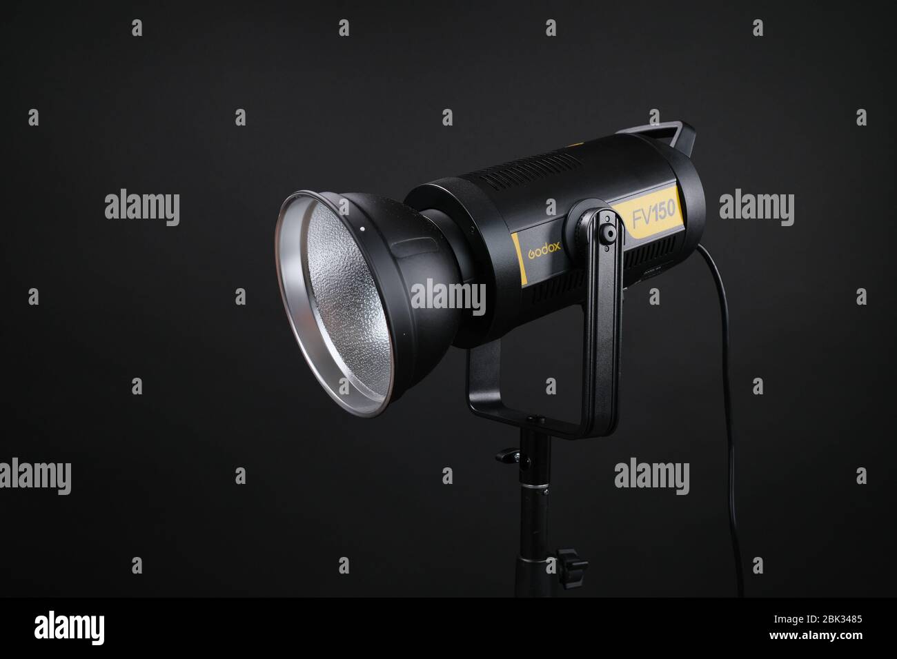 Kyiv, Ukraine, 17 marth 2020. shooting professional flash Godox FV 150 ...