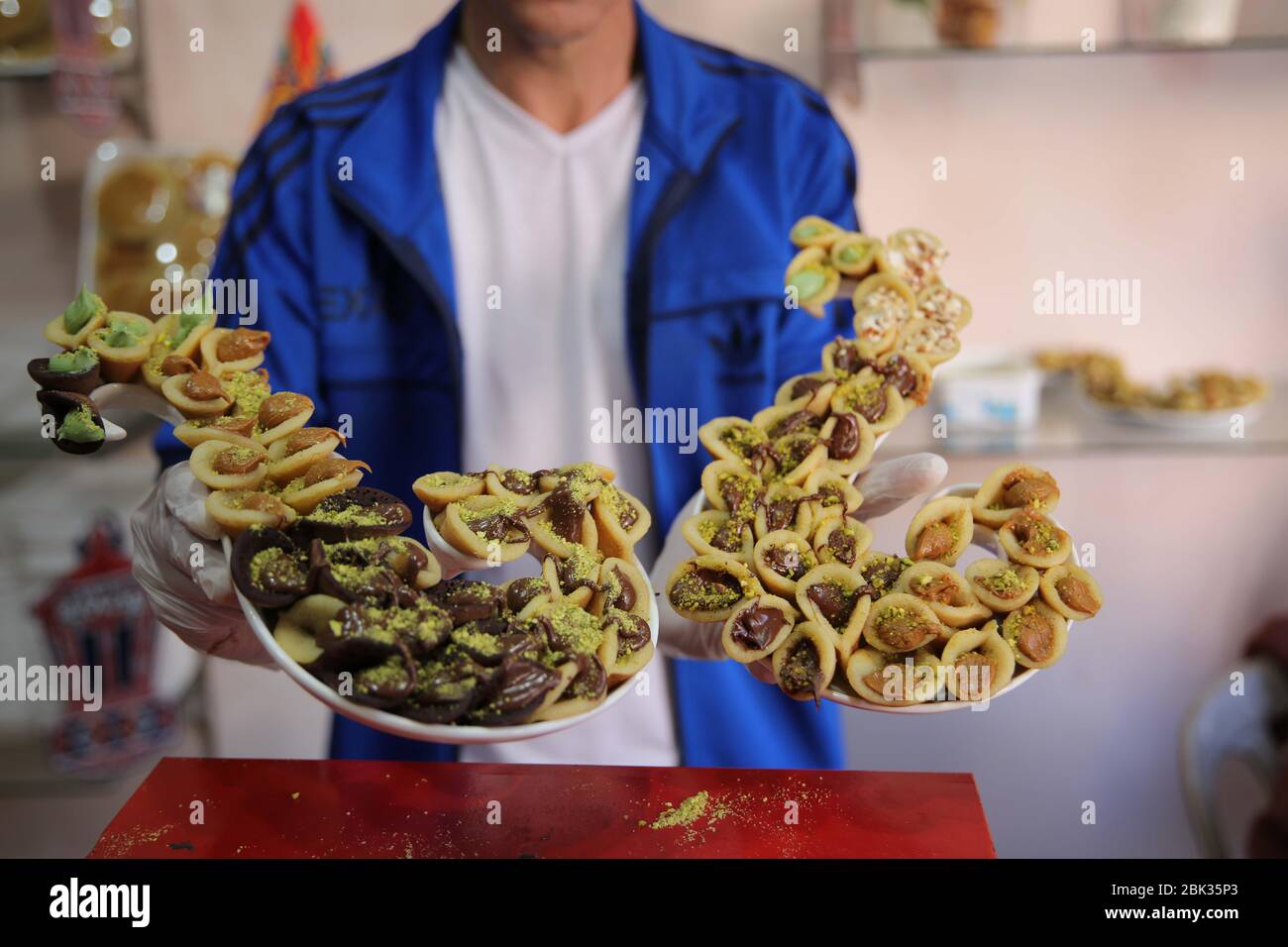 Gaza City, The Gaza Strip, Palestine. 30th Apr, 2020. A Palestinian man ...