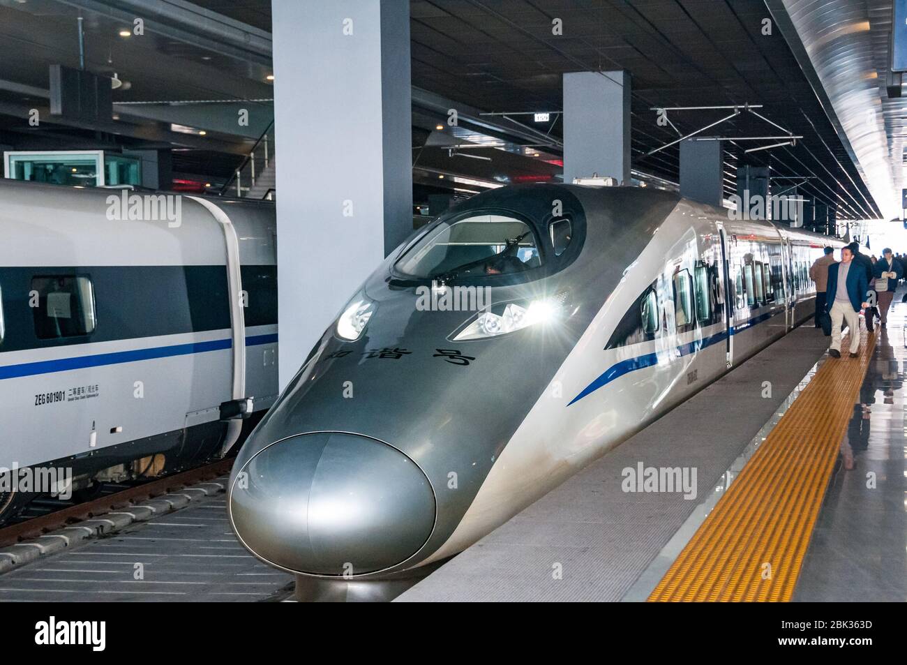A Chinese CRH380A train being boarded at Shanghai Hongqiao Station ...