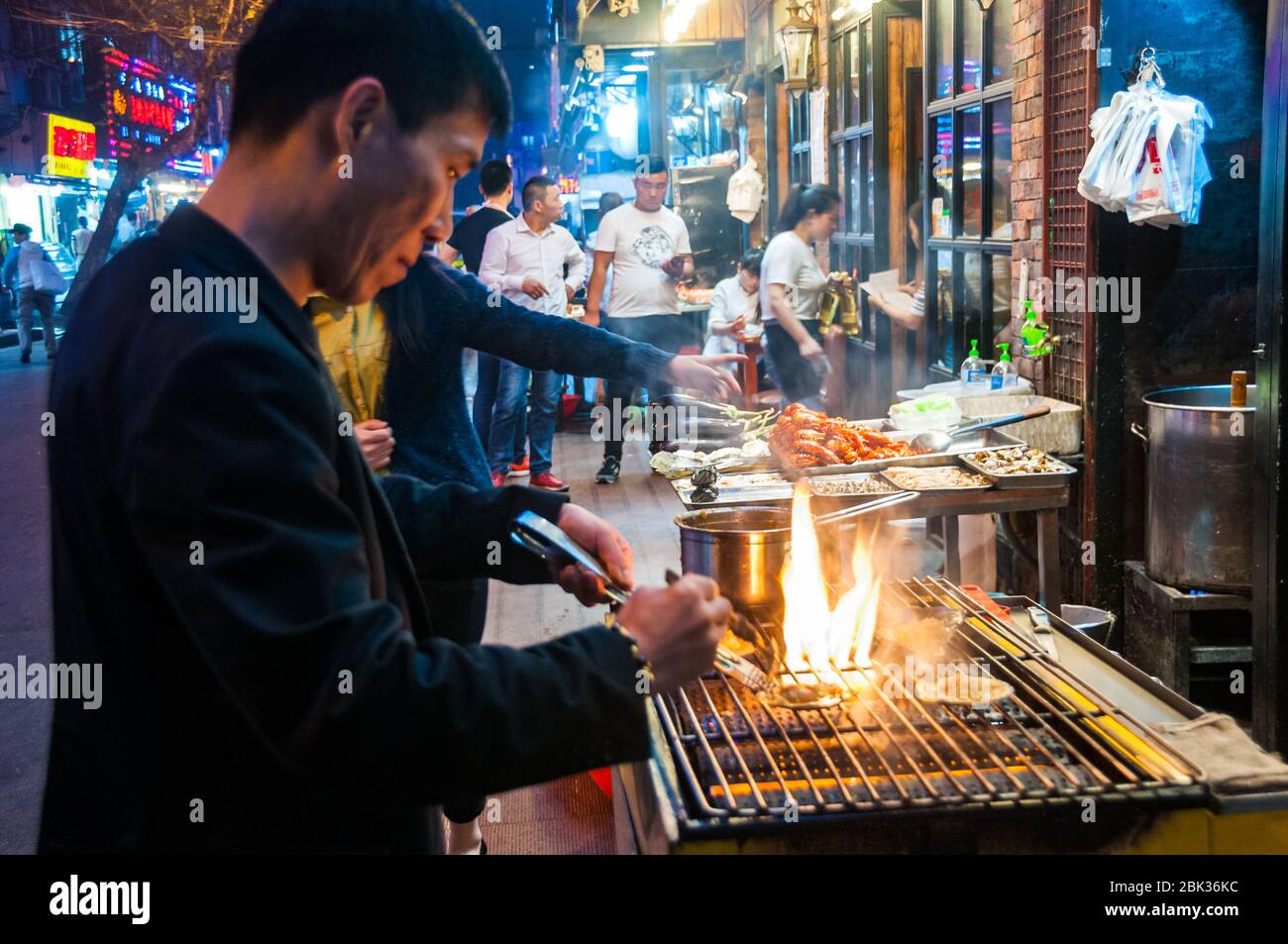 Traditional shanghainese cuisine hi-res stock photography and images ...