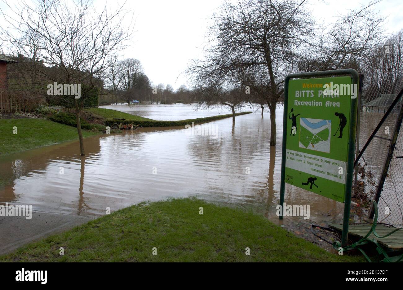 Flooding Carlisle Northern England January 2004 - flooded Bitts Park ...