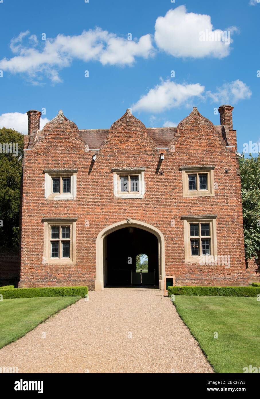 Gate house at Doddington Hall Stock Photo - Alamy