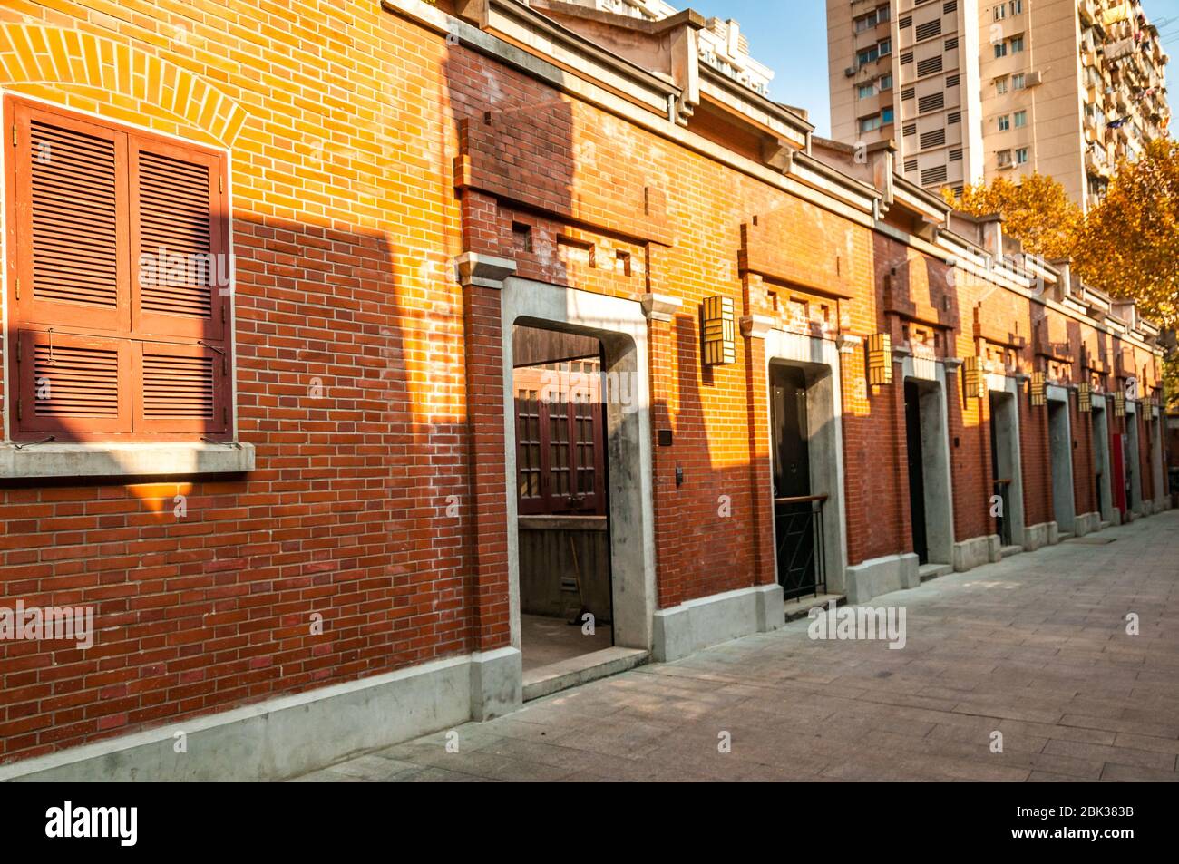 Entrances to shikumen buildings at Jian Ye Li Stock Photo - Alamy