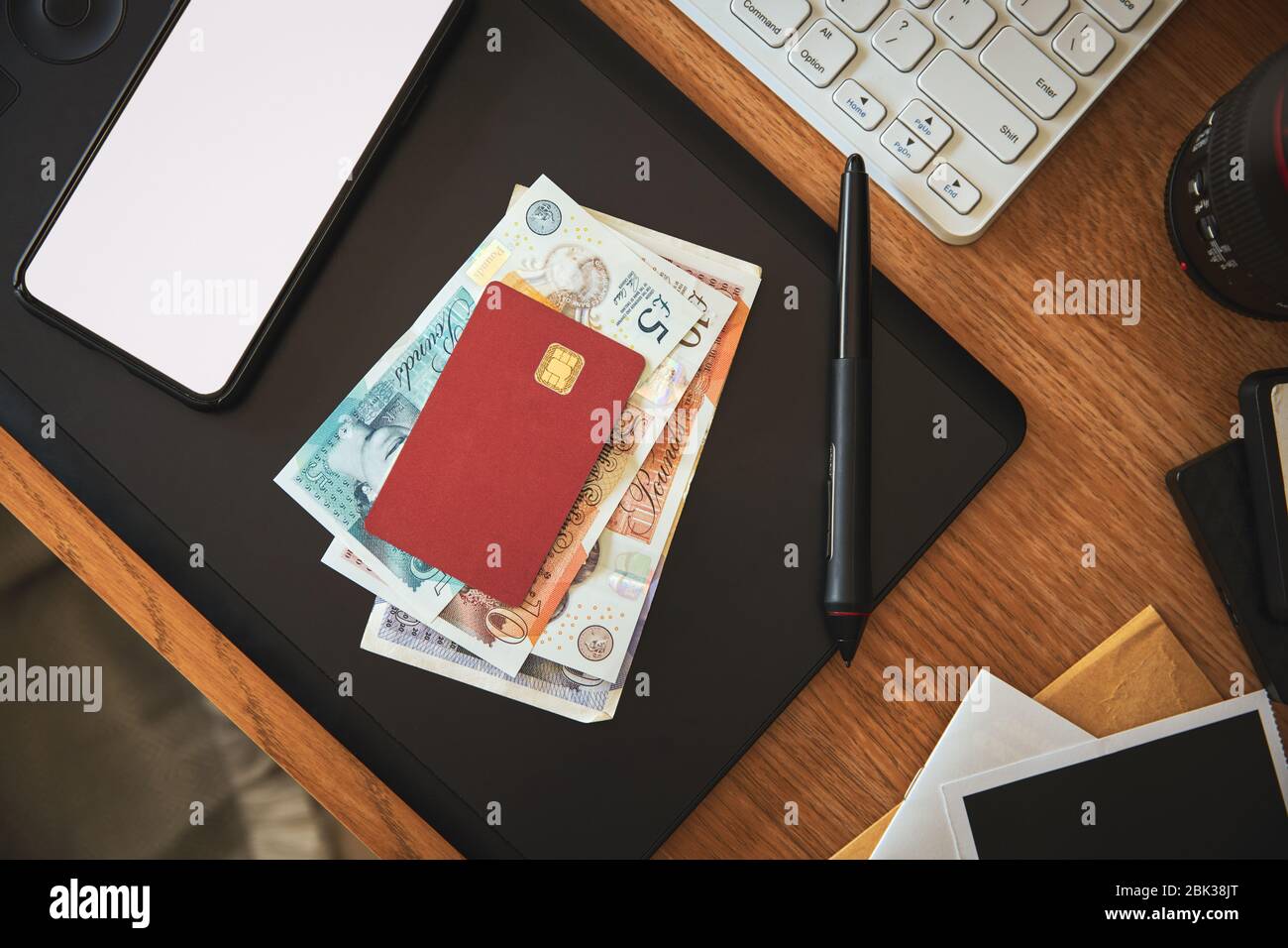 Bank cash desk hi-res stock photography and images - Alamy