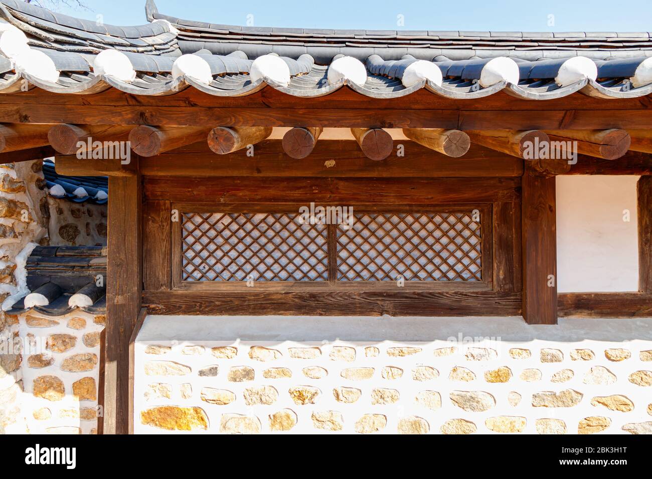 Traditional window of Hanok. Korean traditional window or Door Stock ...