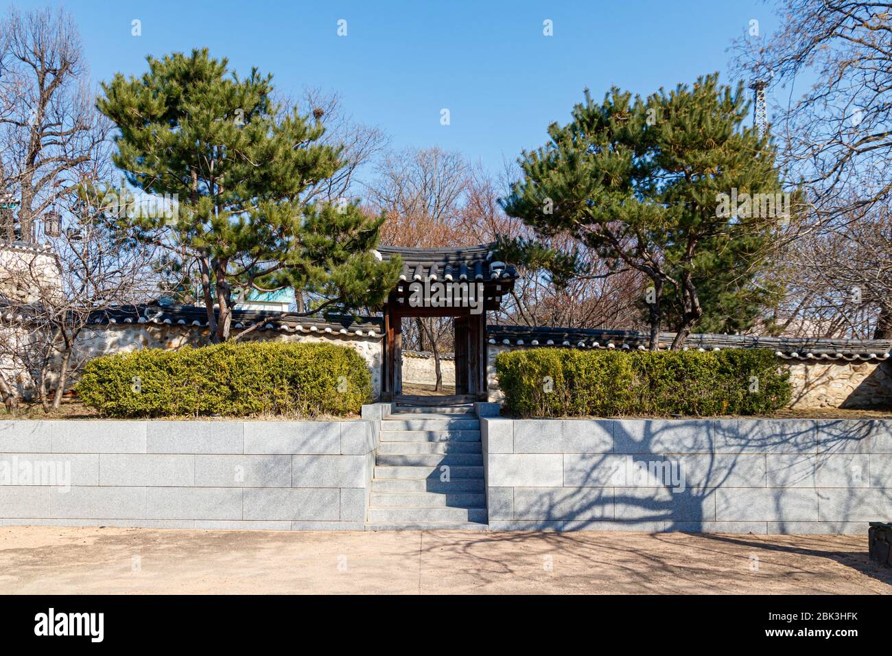 Traditional window of Hanok. Korean traditional window or Door Stock ...
