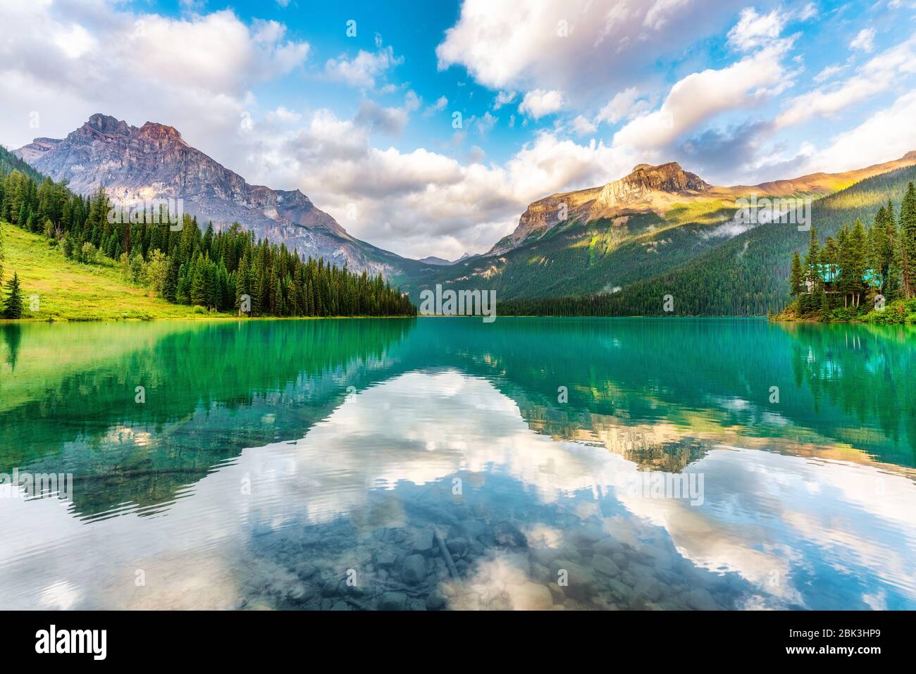 Emerald lake in Yoho Np, British Columbia, Canada Stock Photo - Alamy