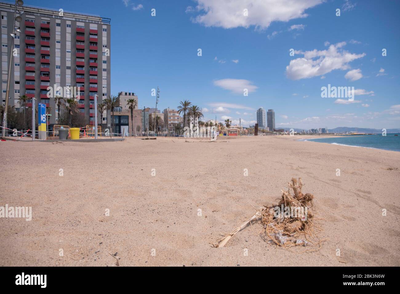 Empty lock down beaches hi-res stock photography and images - Alamy