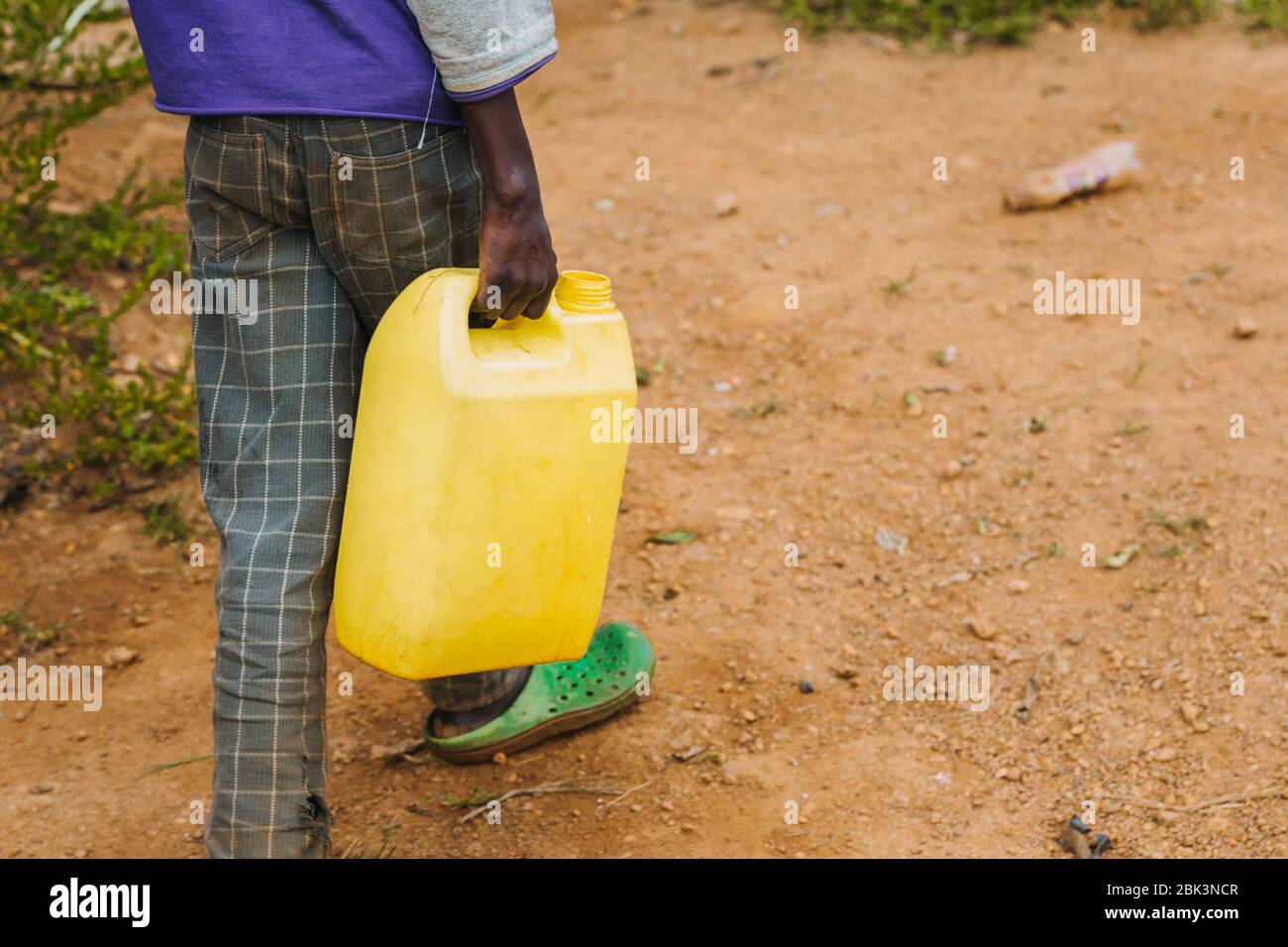 People getting water at a well with water cans Stock Photo - Alamy