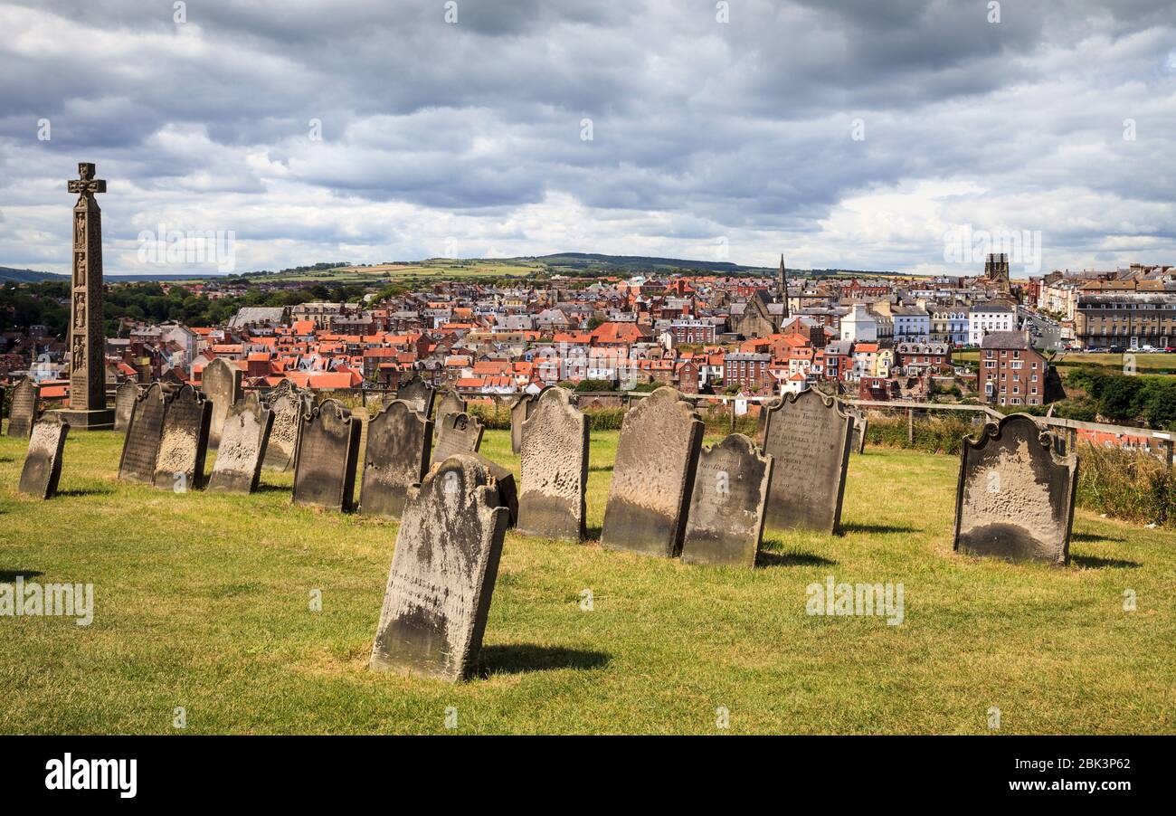 Whitby abbey graveyard gravestones hi-res stock photography and images ...