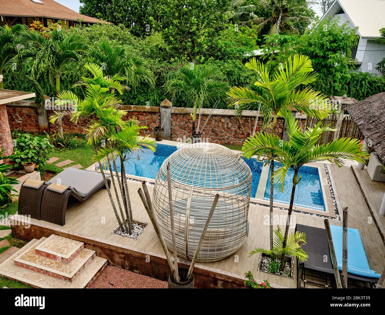 Tropical pool scene leisure holiday Stock Photo - Alamy