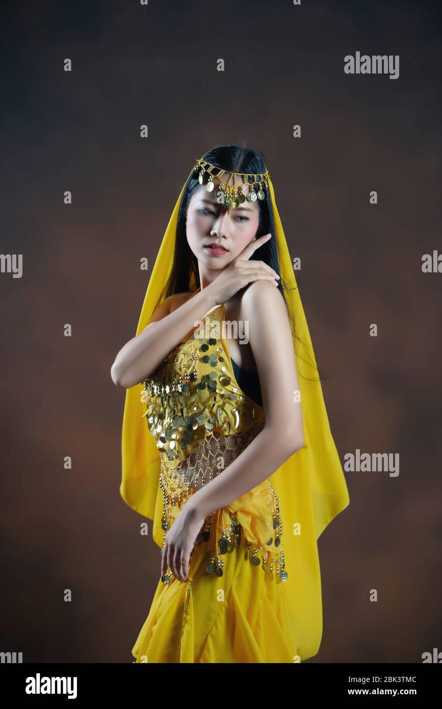 Beautiful indian Young hindu woman model.Traditional Indian costume ...