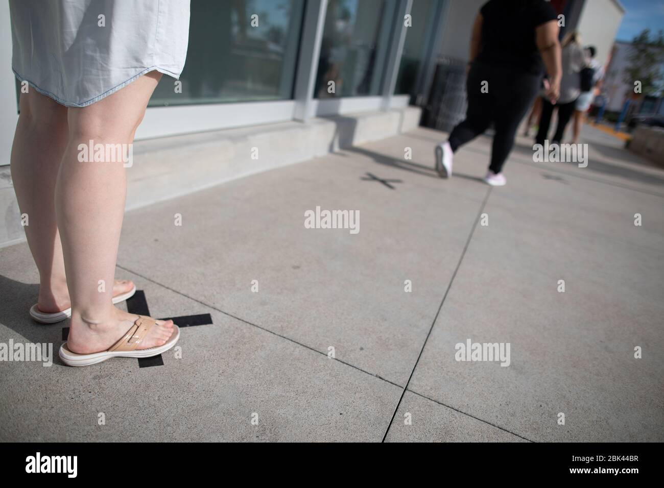 6 feet please hi-res stock photography and images - Alamy