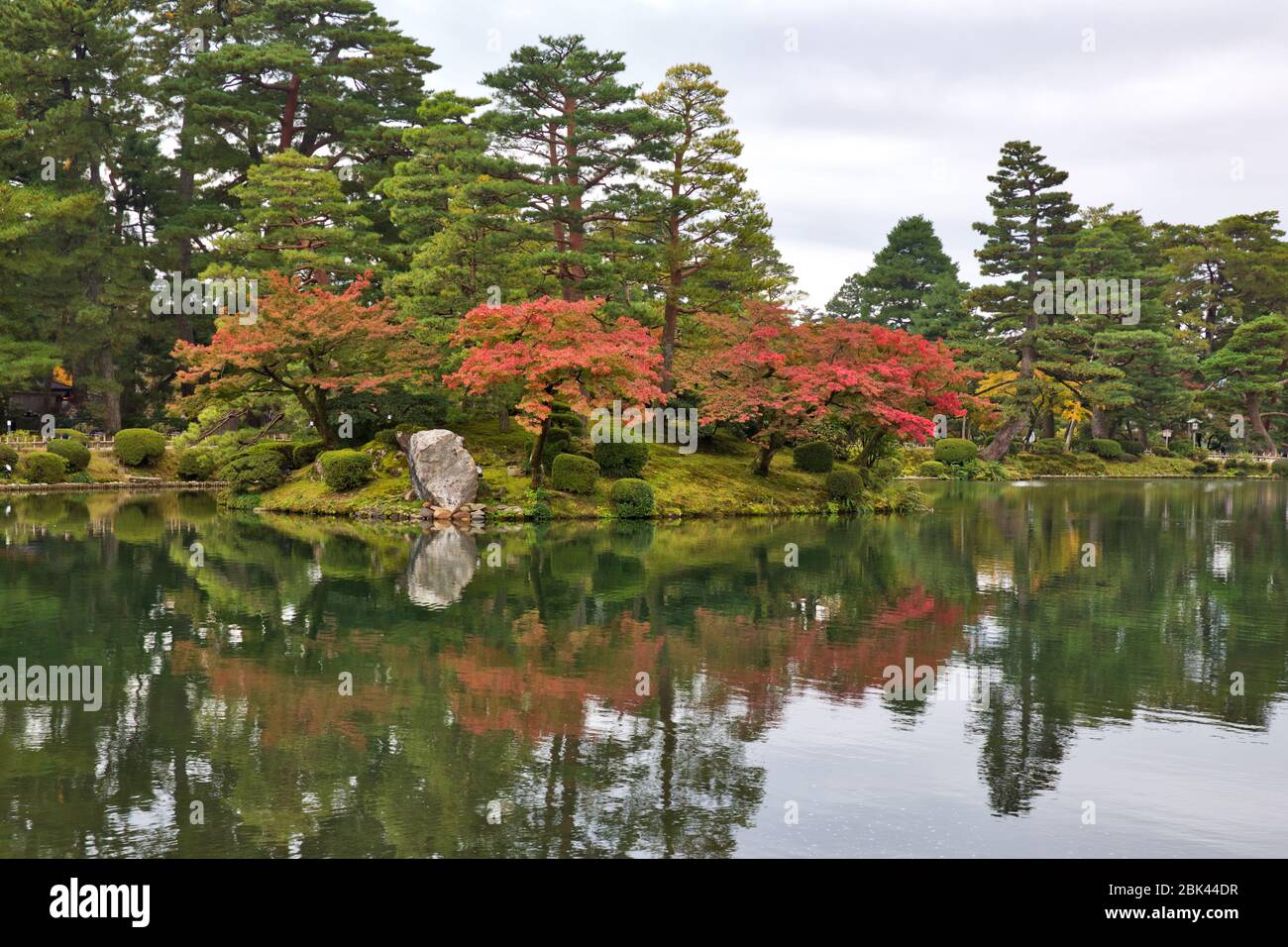 Fall at Kenrokuen in Ishikawa, Japan Stock Photo - Alamy