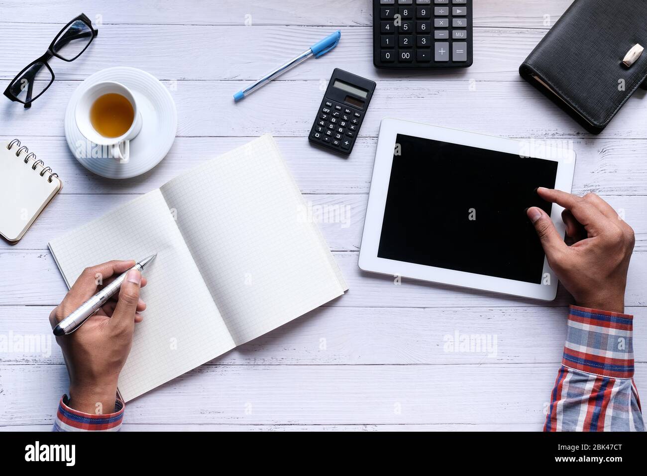 Data analysing hand calculator hi-res stock photography and images - Alamy