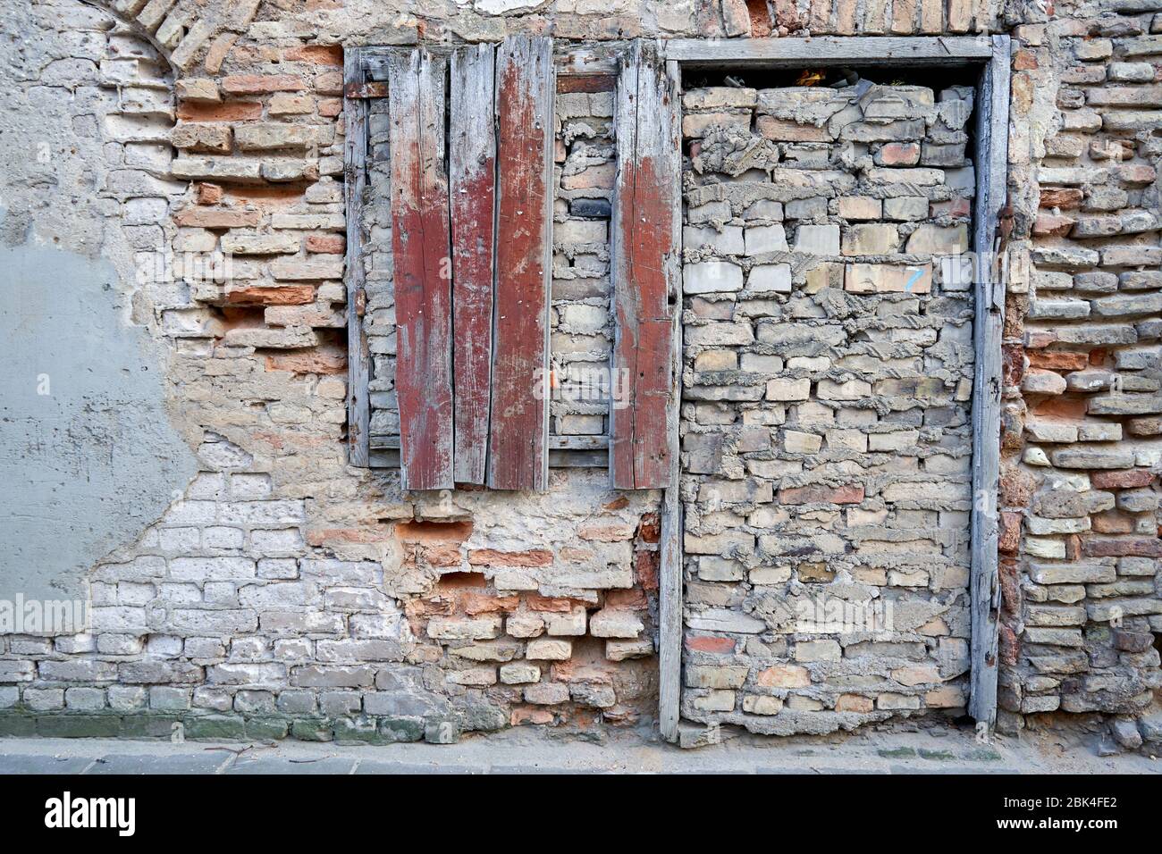 Ancient bricked structure hi-res stock photography and images - Alamy