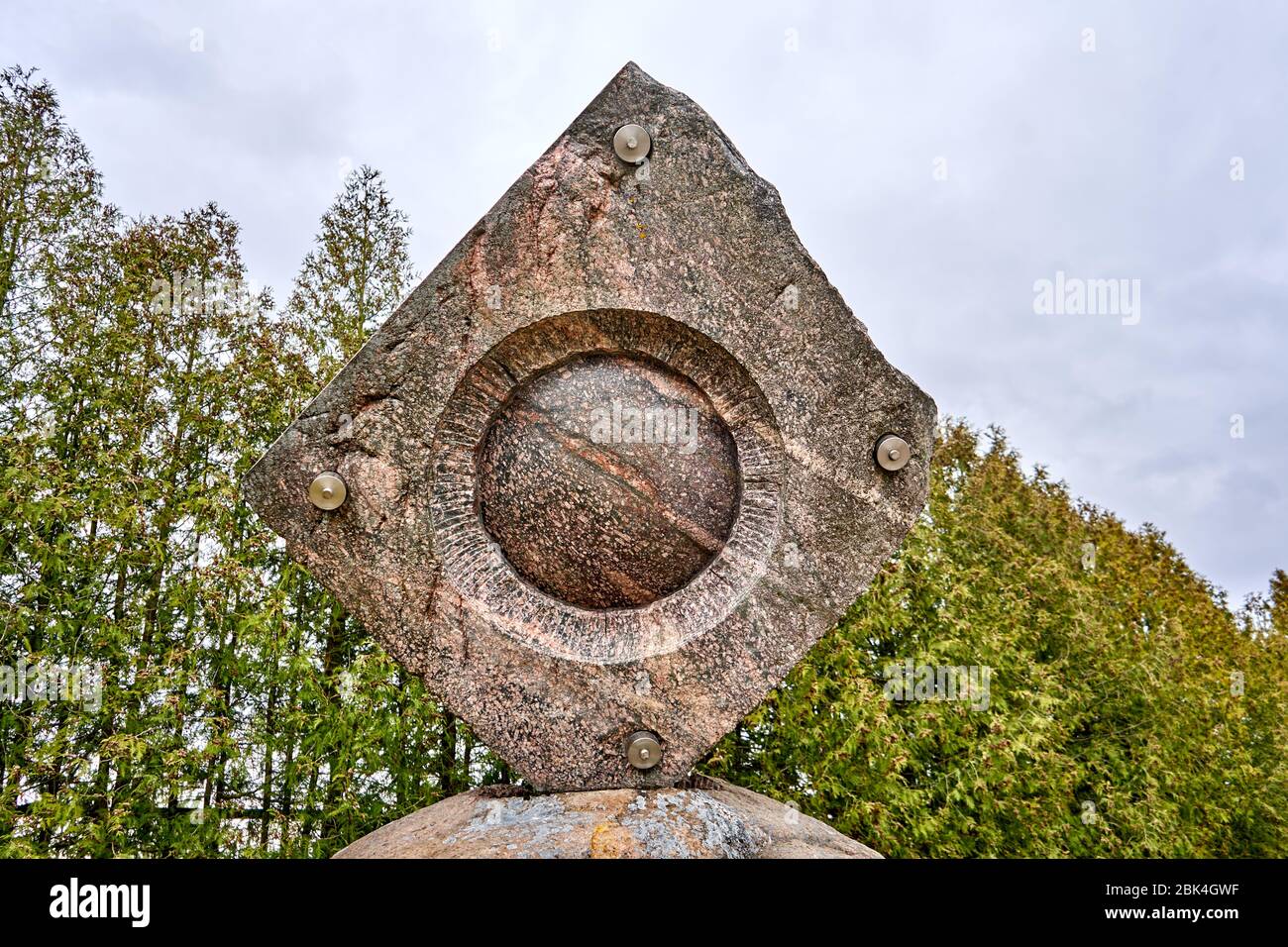 Square stone with round circle sculpture in the park Stock Photo - Alamy