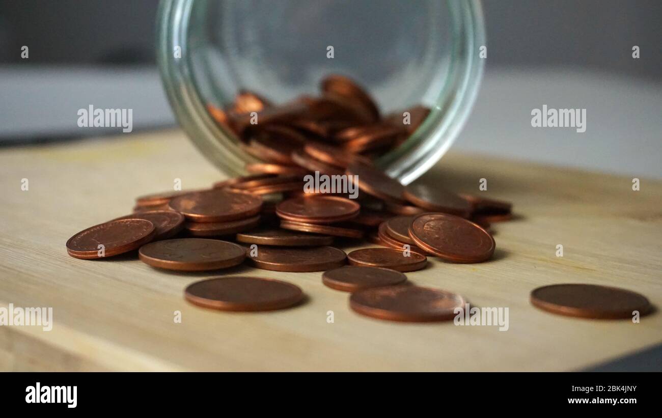 Small copper coins hi-res stock photography and images - Alamy