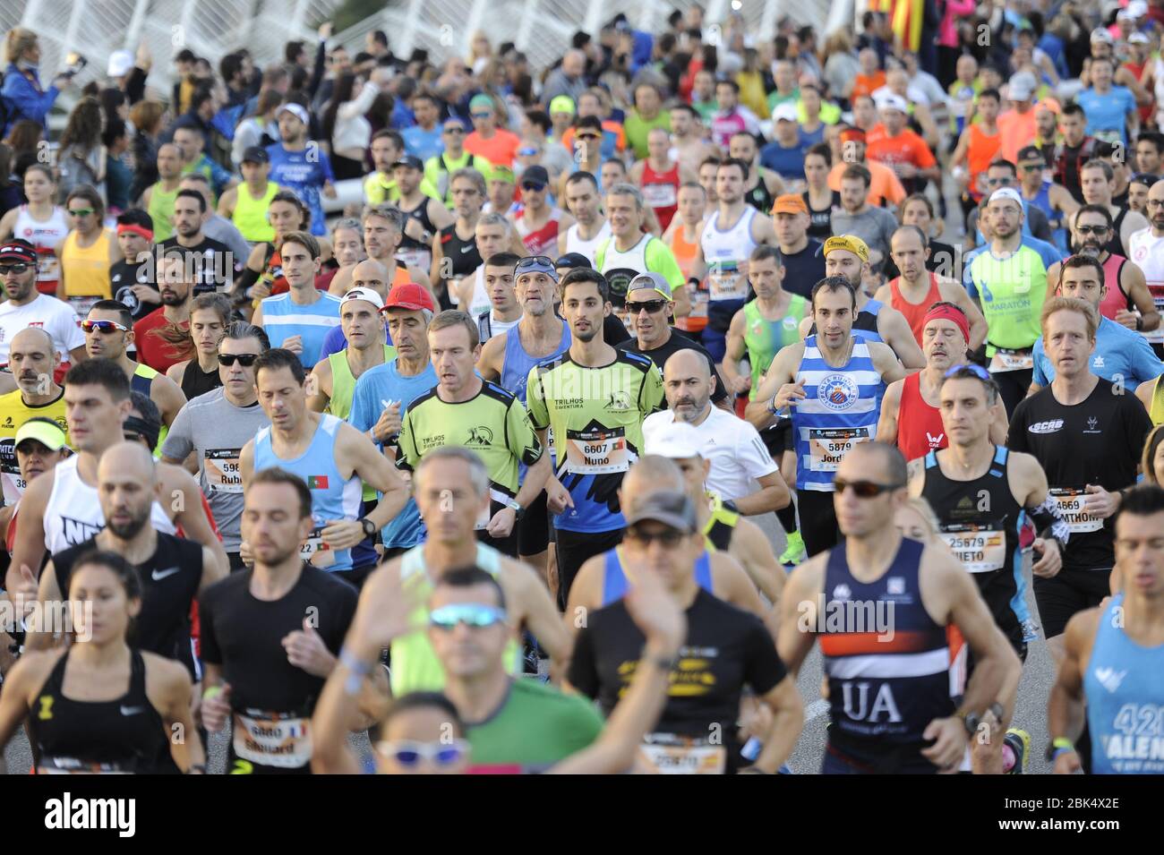 Crowd of runners hi-res stock photography and images - Alamy