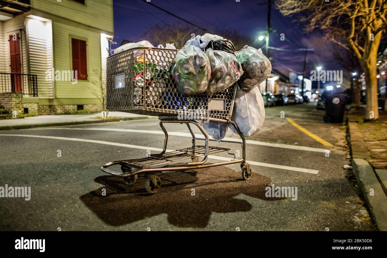 Homeless cart hi-res stock photography and images - Alamy