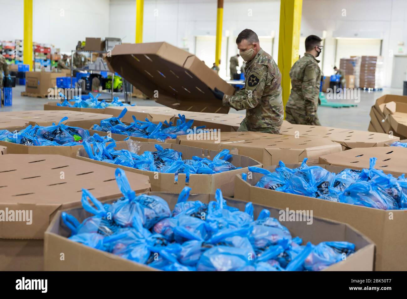 National guard food distribution hi-res stock photography and images ...