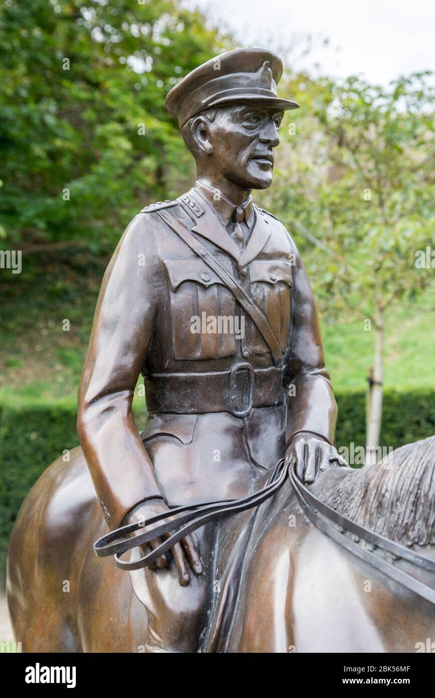 Military statue hi-res stock photography and images - Alamy